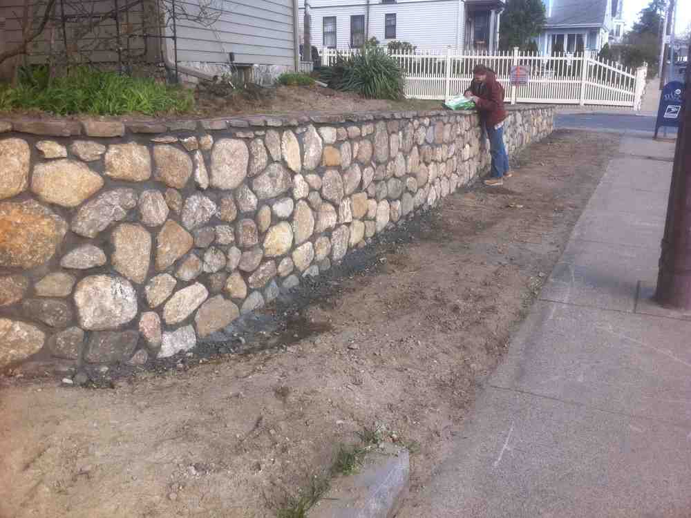 Retaining Wall Ideas for Sloped Backyard: Top 7 Stunning Solutions